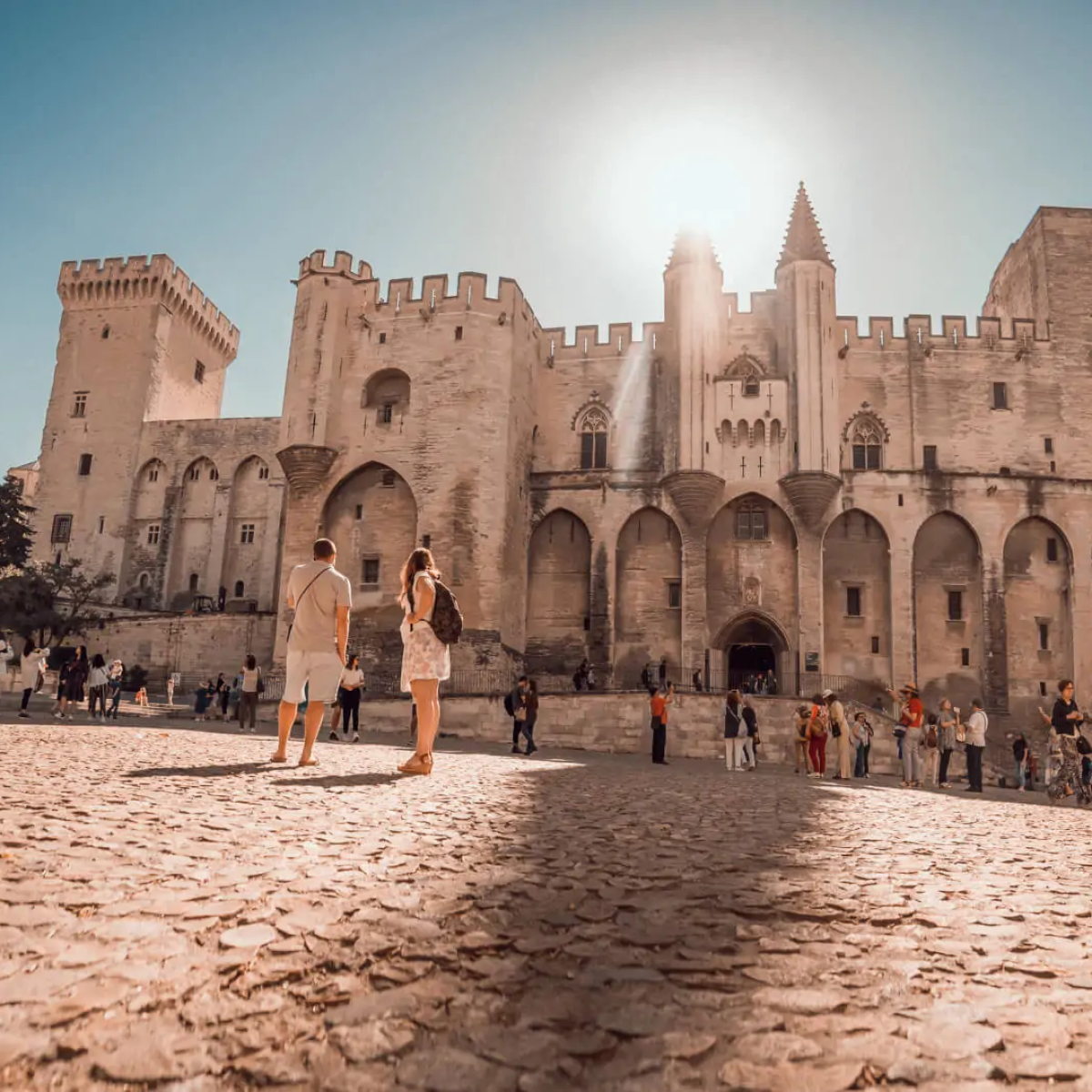 AVIGNON IN 10 WALKS | Avignon Tourisme